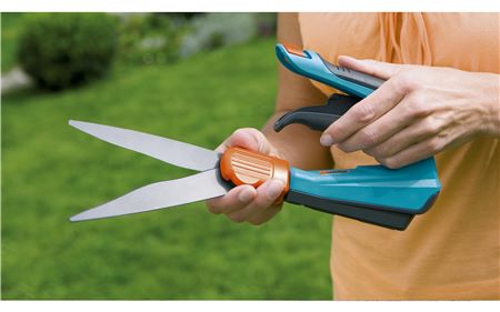 ΨΑΛΙΔΙ ΓΚΑΖΟΝ GARDENA COMFORT ΠΕΡΙΣΤΡΕΦΟΜΕΝΟ ΜΕ ΓΩΝΙΑΚΗ ΛΑΒΗ | DIMKO